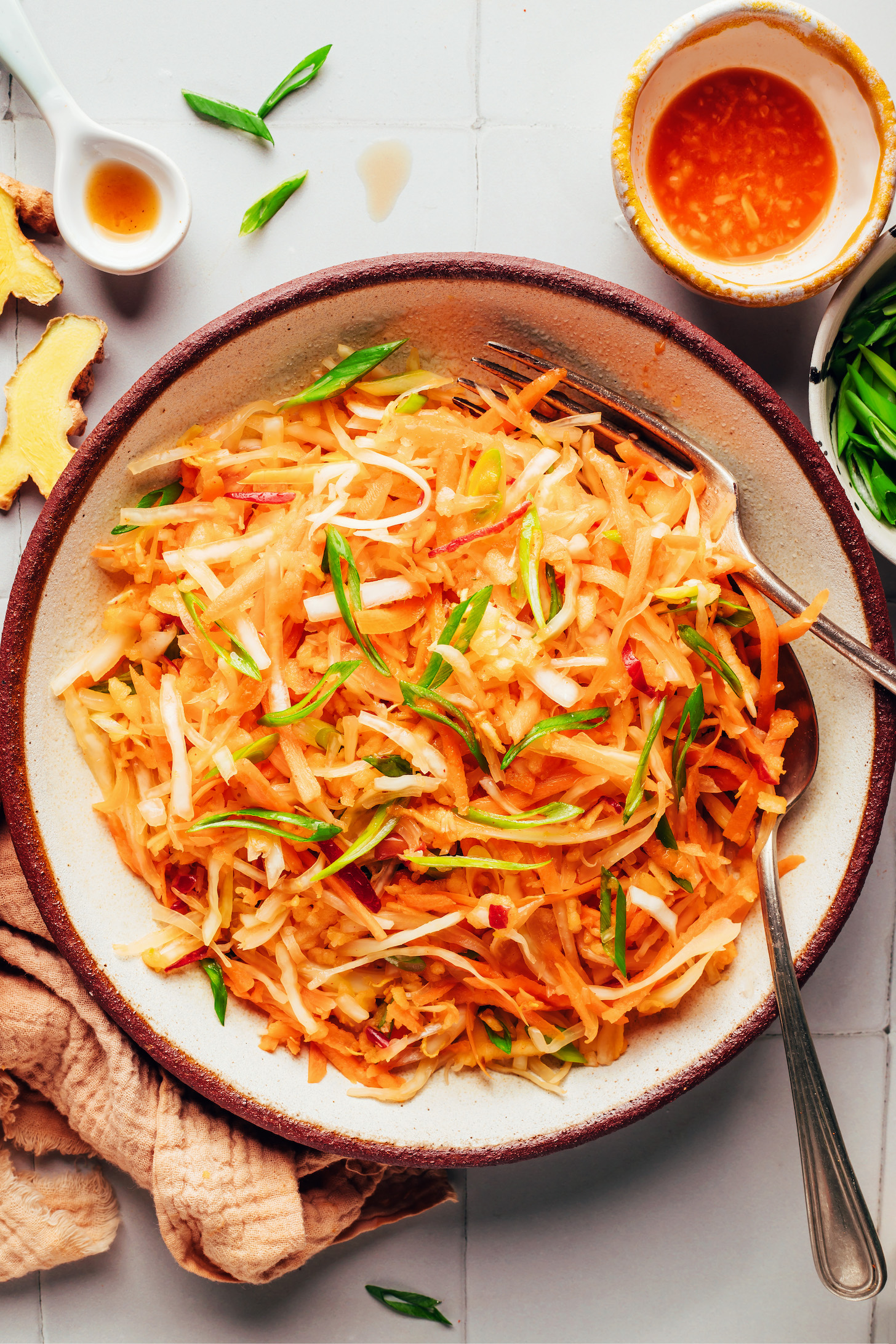 Ensalada rápida de repollo y manzana (de inspiración coreana) - Una Receta